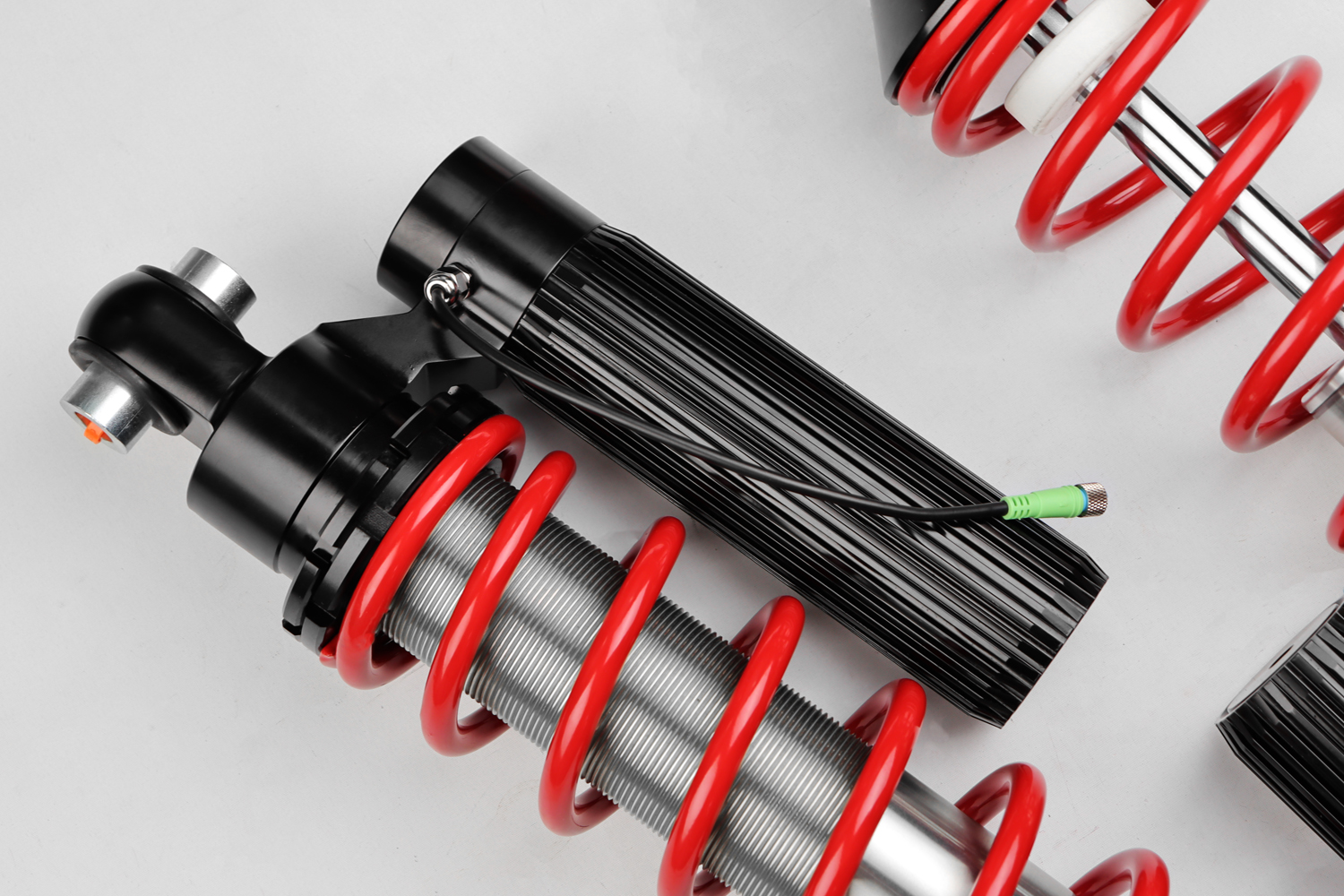 Customized damper rebuild kits for off-road vehicles in the UAE